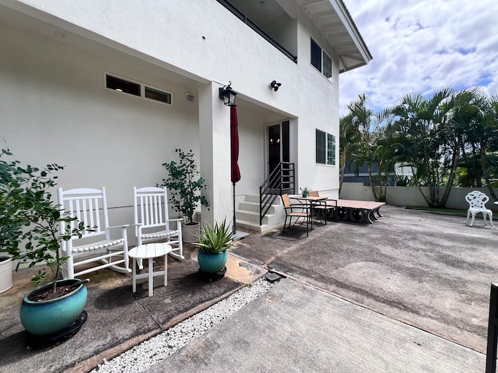Cozy Oasis Near Waikiki Beach - Honolulu, HI