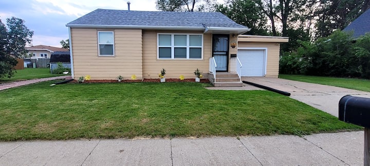 Casa Della Nonna (Main + Basement) - Sioux City, IA