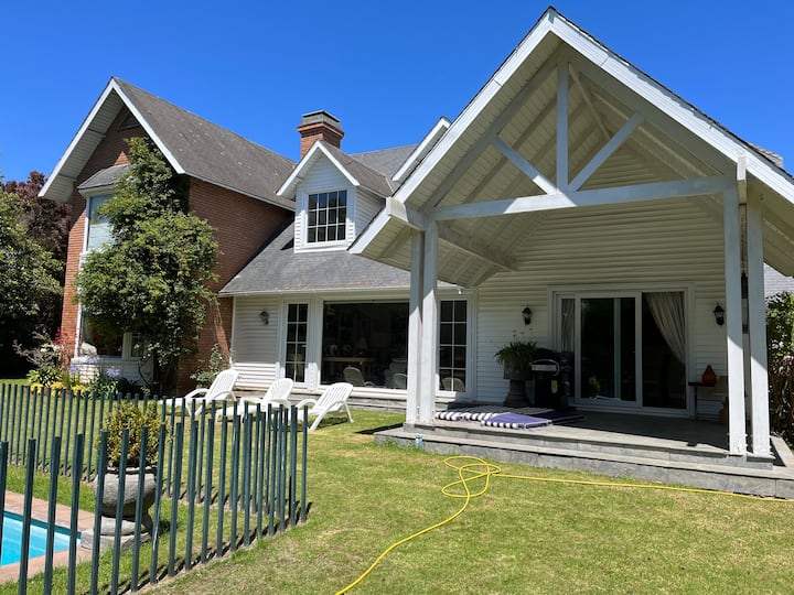 Estupenda Casa En Condominio Las Brisas - Santo Domingo, Chile