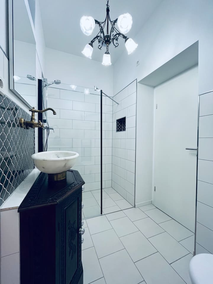 Schöne Helle 80qm Wohnung „Neu Renoviert“ Im 1.og - Essen