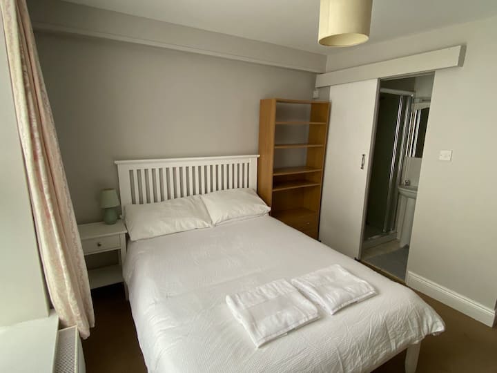 Bright Room In City Centre - Cork (Ireland)