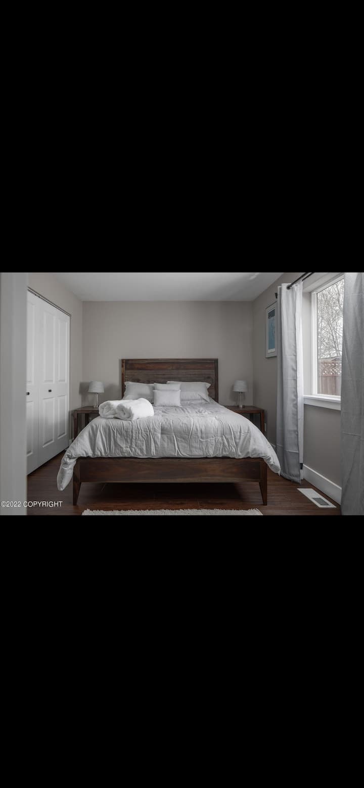 Peaceful One Story Home With Mountain Views - Anchorage, AK
