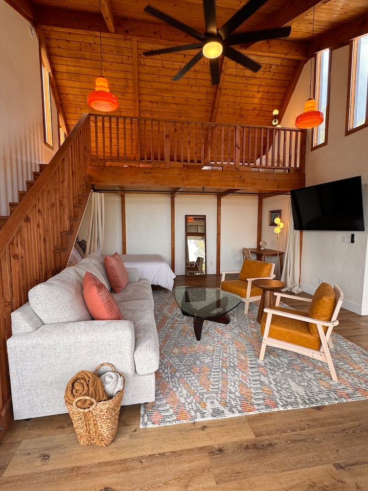 Sweeping Ocean Views With Parking & Patio - Santa Barbara