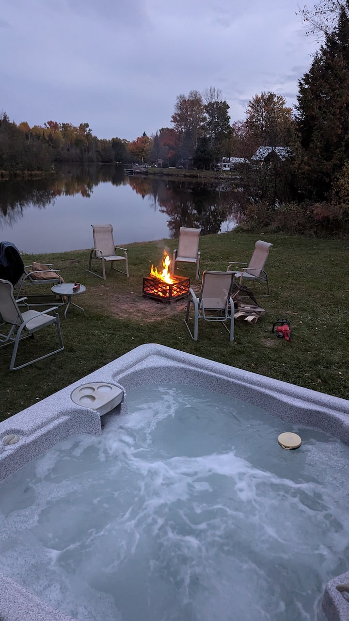 Waterfront Cottages Surrounded By Nature - Kawartha Lakes