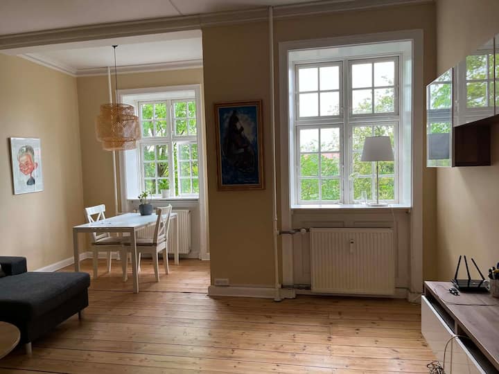Lys 2-værelses Ved Grøndalscentret - Copenhague