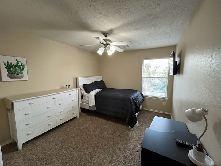 Private Bedroom #2 W/workspace Near Iah Airport - Spring, TX