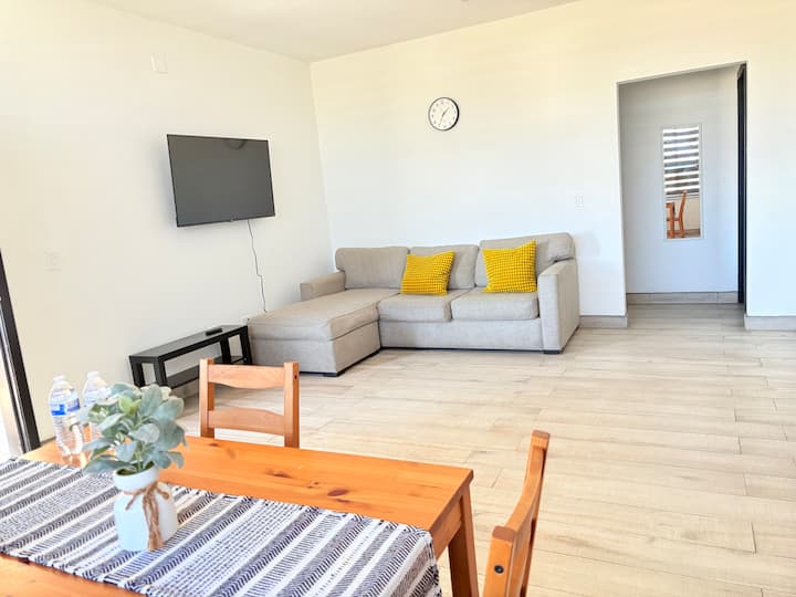 Gated Parking, 2 Baths, 10 Min From Airport,5 Y 10 - Tijuana