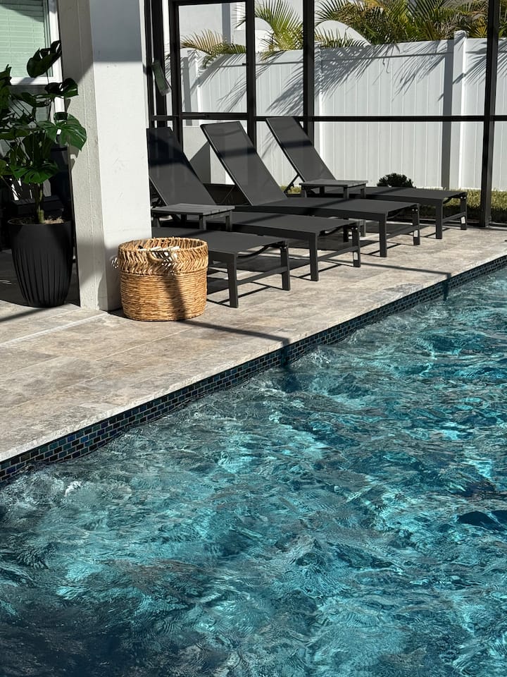 Luxury Home-10 Min To Beaches. Backyard Pool Oasis - Siesta Key, FL