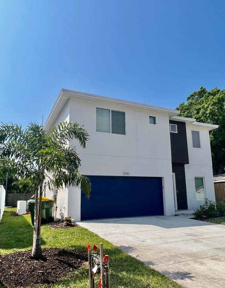 Cozy Meets Luxury Near It All! Beach, Dt Sarasota - Sarasota, FL