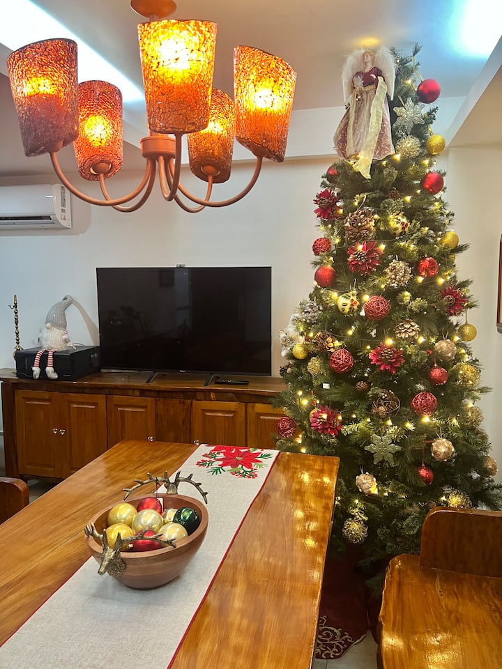 Julie Anne’s Guesthouse - City Center, 4br & 5bath - Taguig