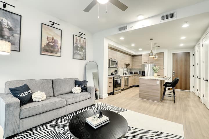 Luxurious Downtown Houston  Condo - 