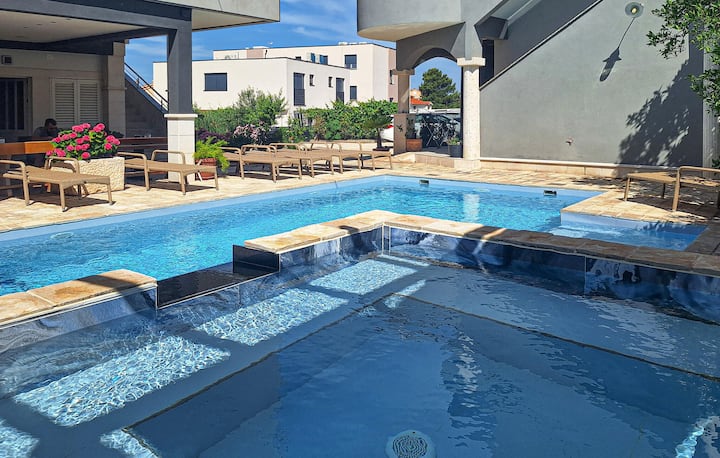 Awesome Apartment In Brodarica With Sauna - Šibenik