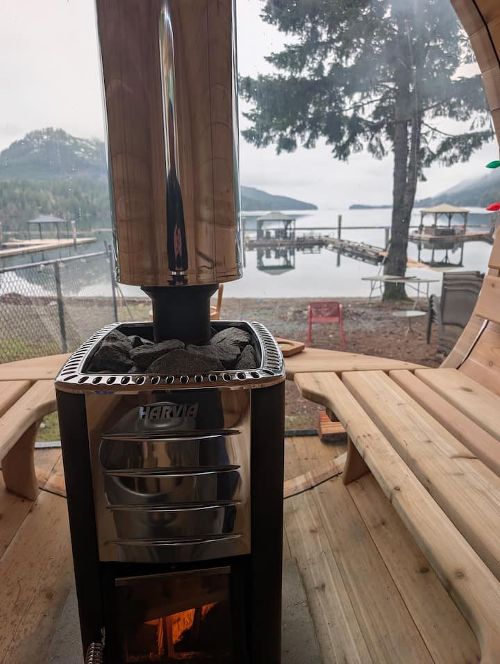 Sunset Beach Lakehouse - Lake Cowichan