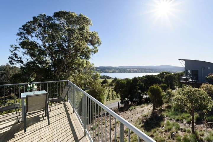 Tamar Valley Treetop Retreat With River Views - Tasmania