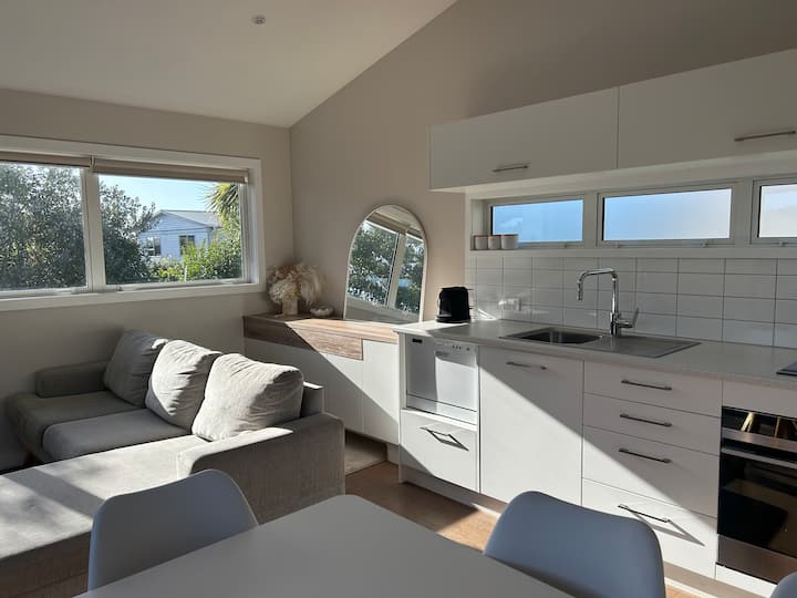 Private Howick Architectural Oasis - Beachlands