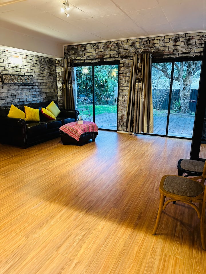 From 30% Off: Bellbird Villa - Spacious & Cozy - Croydon