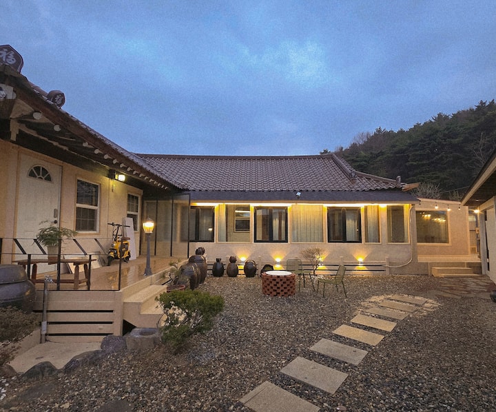 [달디당] 독채 경주황리단길 보문단지 중간 /최대8인/침대4개/솥뚜껑바베큐 - Gyeongju-si