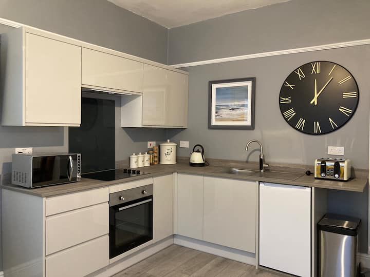One Beautiful Bedroom Apartment. - Plymouth