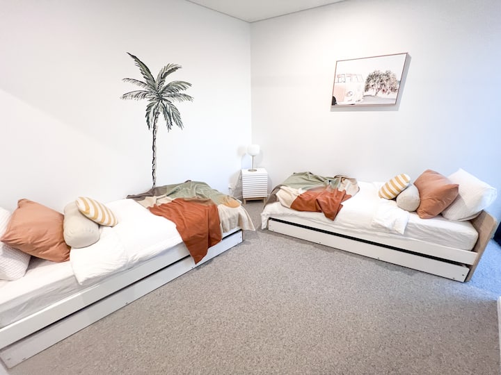 Pets Kids Pool Sauna West Village Fully Furnish - Brisbane