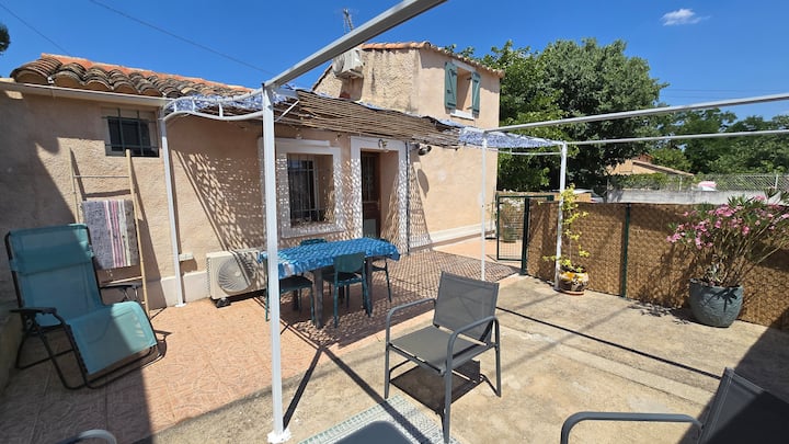 Le Mazet Des Espeisses Parking Et Exterieur - Nîmes