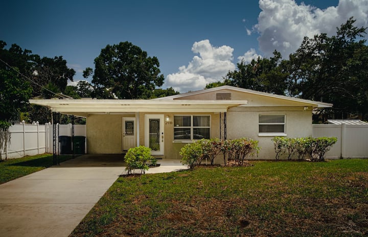 Comfy House Walk To Stadium - Tampa, FL
