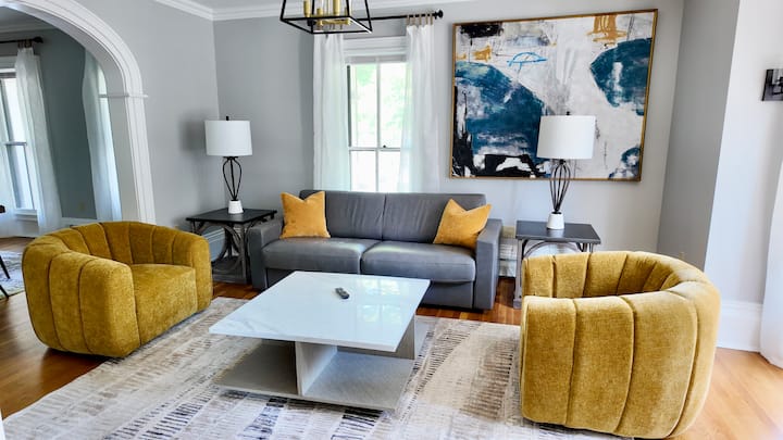 Spacious 7br Family Home W/ Pool & Hot Tub! - Norwich, CT