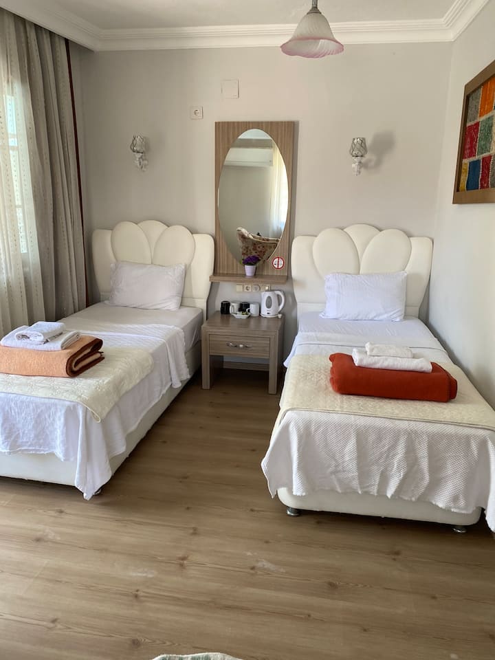 Alida Hotel 4 Kişilik Aile Odası - Karahayıt