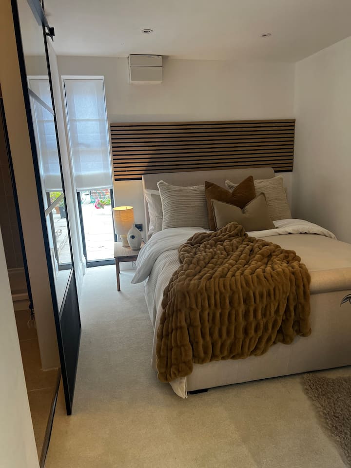 Sunrise Lodge
Brand New *
Nr Stocktonheath - Gulliver's World Theme Park