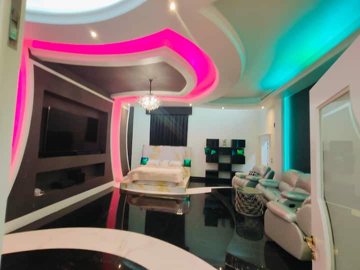 شقة 3مجهزة بشاشة سنما داخل فيلا رائعة - Abu Dabi