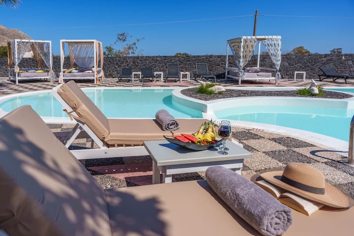 Santangelo Collection, Room 12 - Santorini