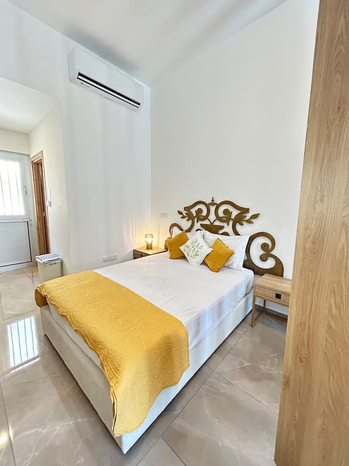 Athina 15 - Paphos