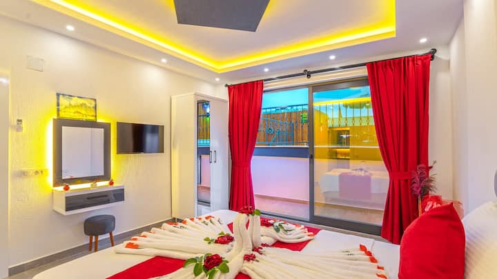 Kısmen Deniz Manzaralı 2+1 Villa - Kalkan
