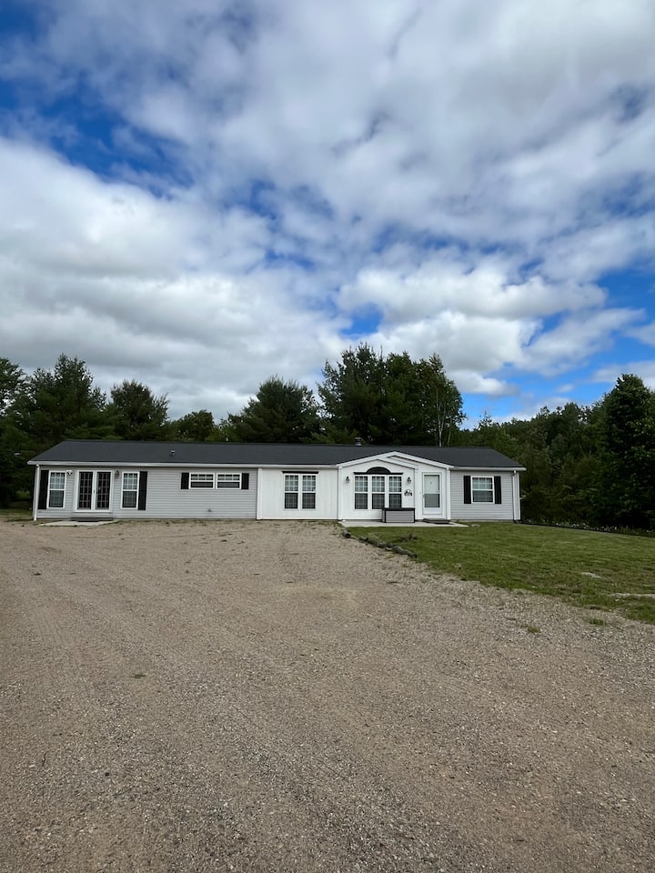 Up North Getaway By The Rifle River - Prescott, MI