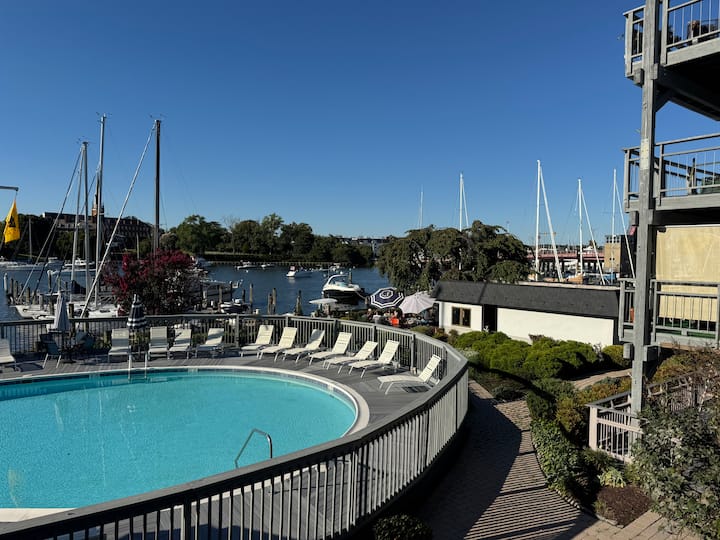 Upscale Waterfront Condo Annapolis - Annapolis, MD