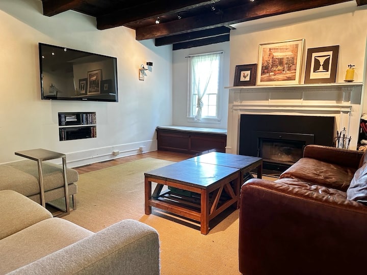 All-season Rhinebeck Modernized Colonial Retreat - Rhinebeck, NY