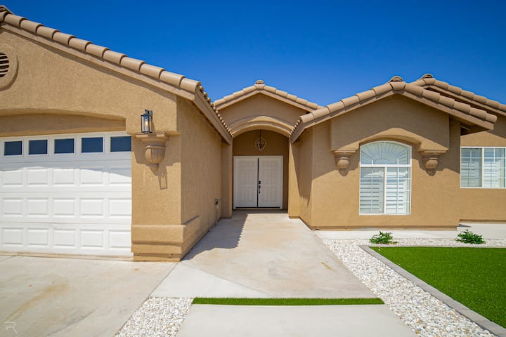 Modern & Beautiful 3br/2ba -Luxury Comfy & Quiet - Yuma, AZ