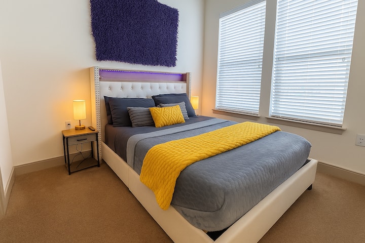 Lux Modern Apartment | Pool View & Prime Location - The Colony, TX