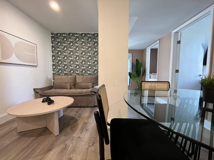 Lovely 2 Bedroom Apartment (Up To 6 Guests) - Miami Beach, FL