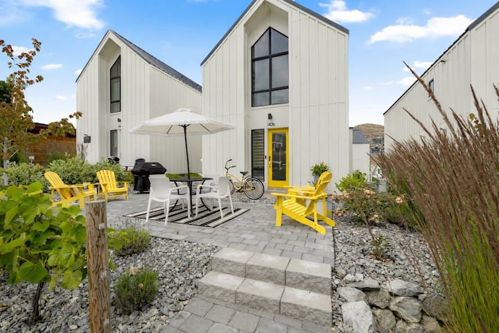 Paddle Boards, Bikes, Outdoor Games + Fire Table - Chelan, WA