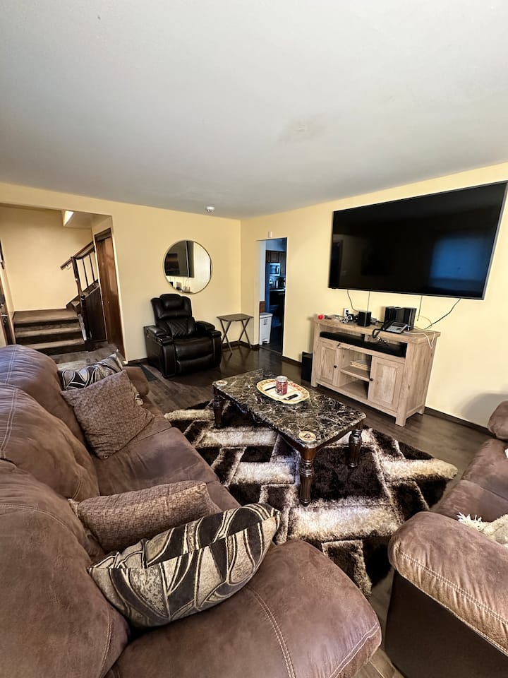 The Ultimate Family Suite 2! (Right Unit) - Milwaukee, WI