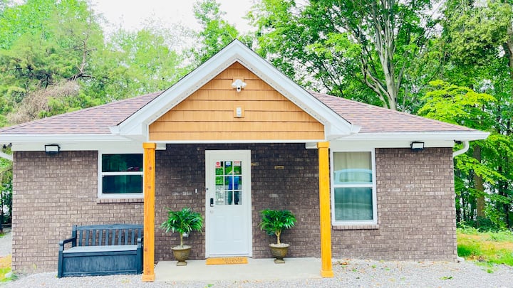 Hardy Lake Vacation House - Austin, IN