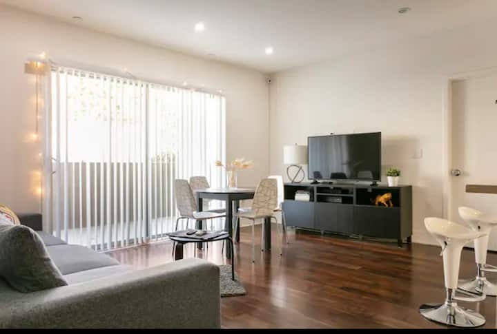 Beautiful Bedroom In Hollywood - Los Angeles, CA