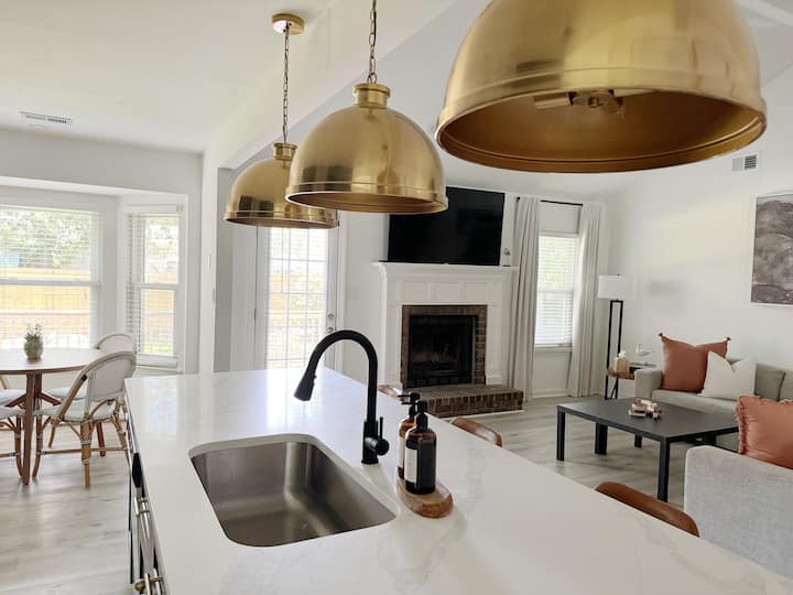 Modern Home Near Beach & City Dog Friendly - Wilmington Island, GA