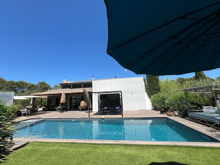 Magnifique Villa Contemporaine Avec Piscine - France