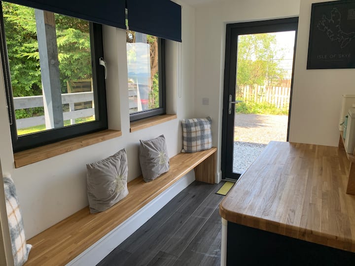 Pipers Cottage Blackpark Broadford - Skye