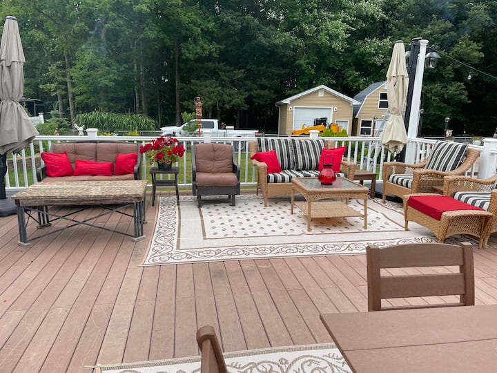 Minutes Away From Thompson Speedway - Uxbridge, MA