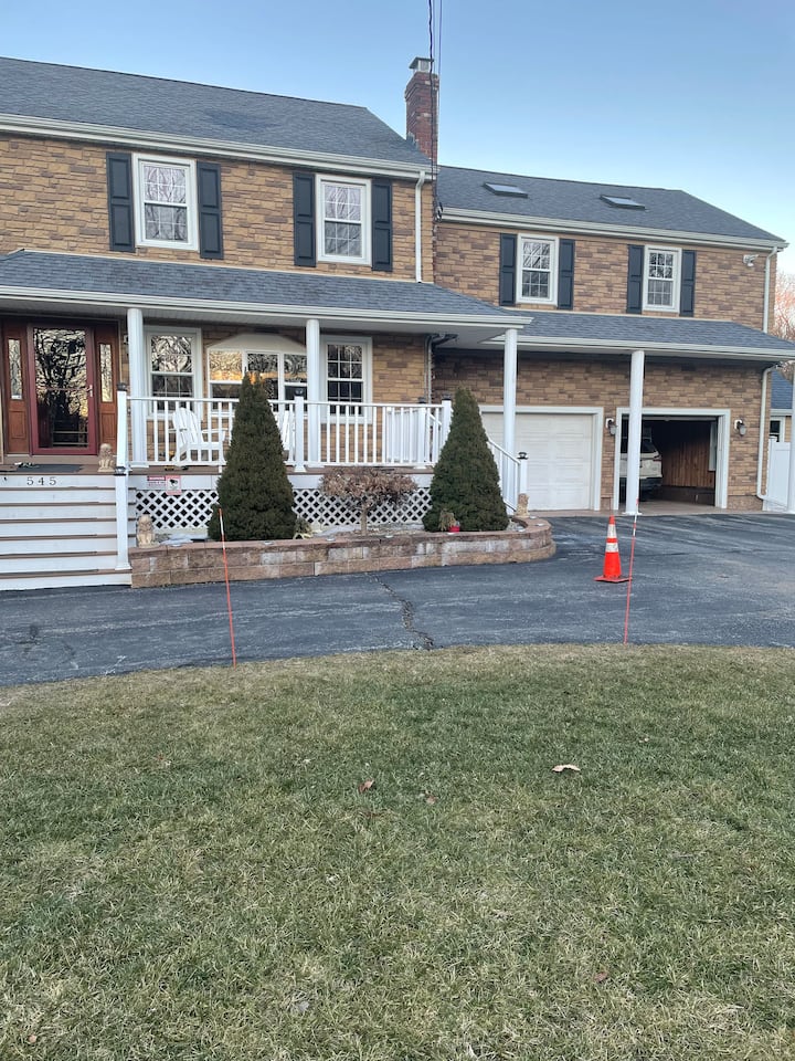 Minutes From Thompson Speedway - Thompson, CT