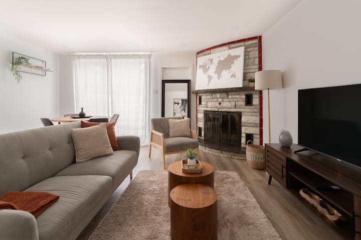 Free Parking, Renovated Bachelor, 10min Walk Metro - Montreal