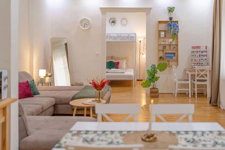 Central Budapest Oasis - City Center Apartment - Budapest