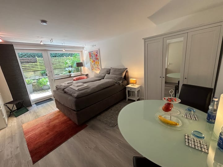 Double Room W Separate Entrance & Designated Bath - Stuttgart